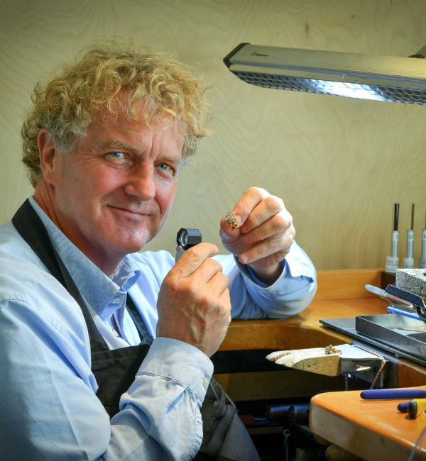 Alexander van den Hoven, Meester Goudsmid, Edelsmid, Platina expert in ...